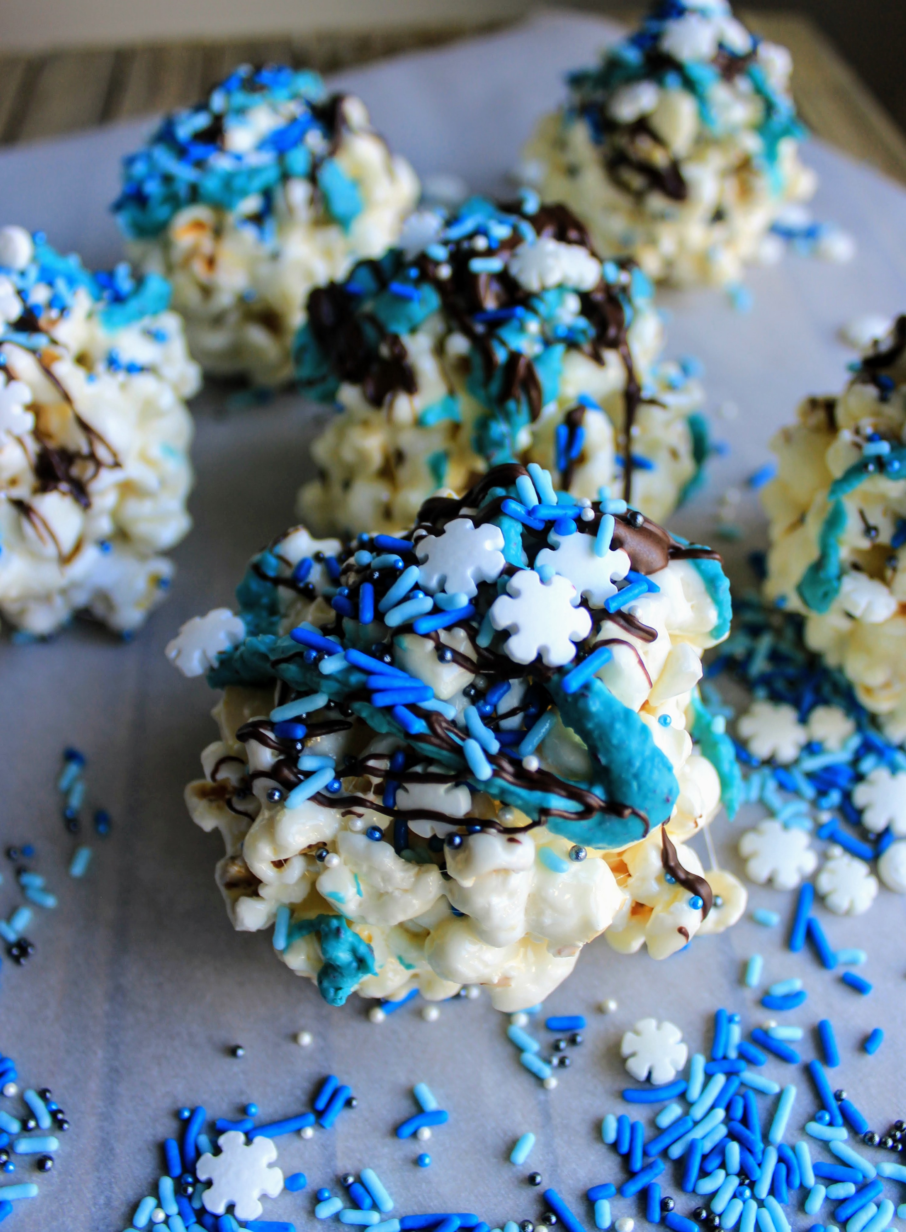 Peppermint Popcorn Snowballs – Marina Makes